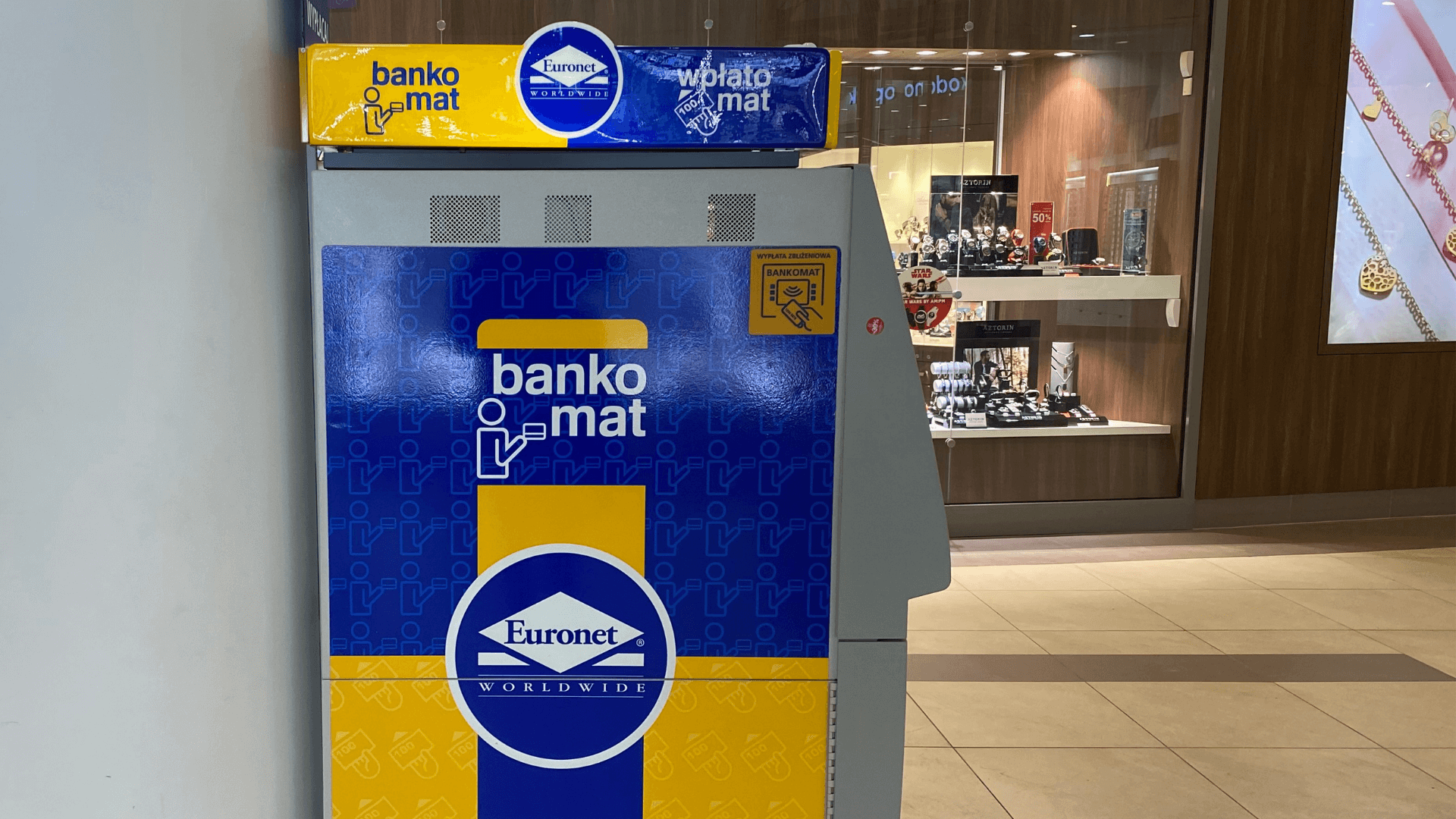 Bankomat Euronet — prowizje, opłaty i lepsze alternatywy [2024]